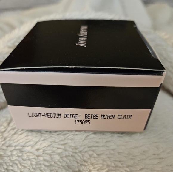 Mary Kay | Makeup | Mary Kay Silky Setting Powder | Poshmark